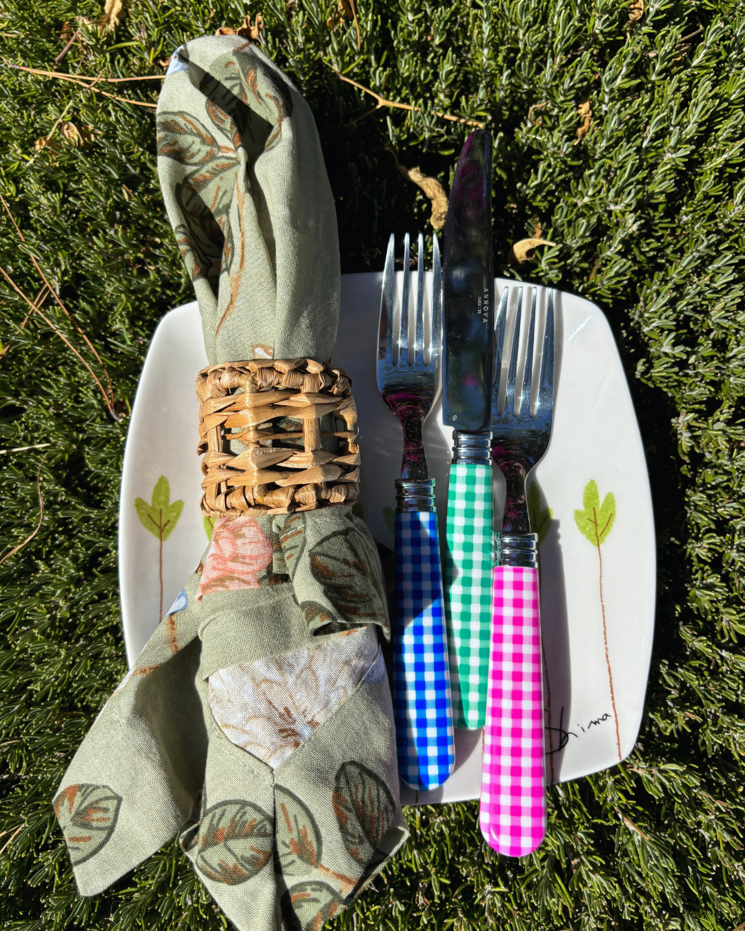 Cozy Elegance: Why Checkered Flatware Is the Perfect Winter Dining Acc ...