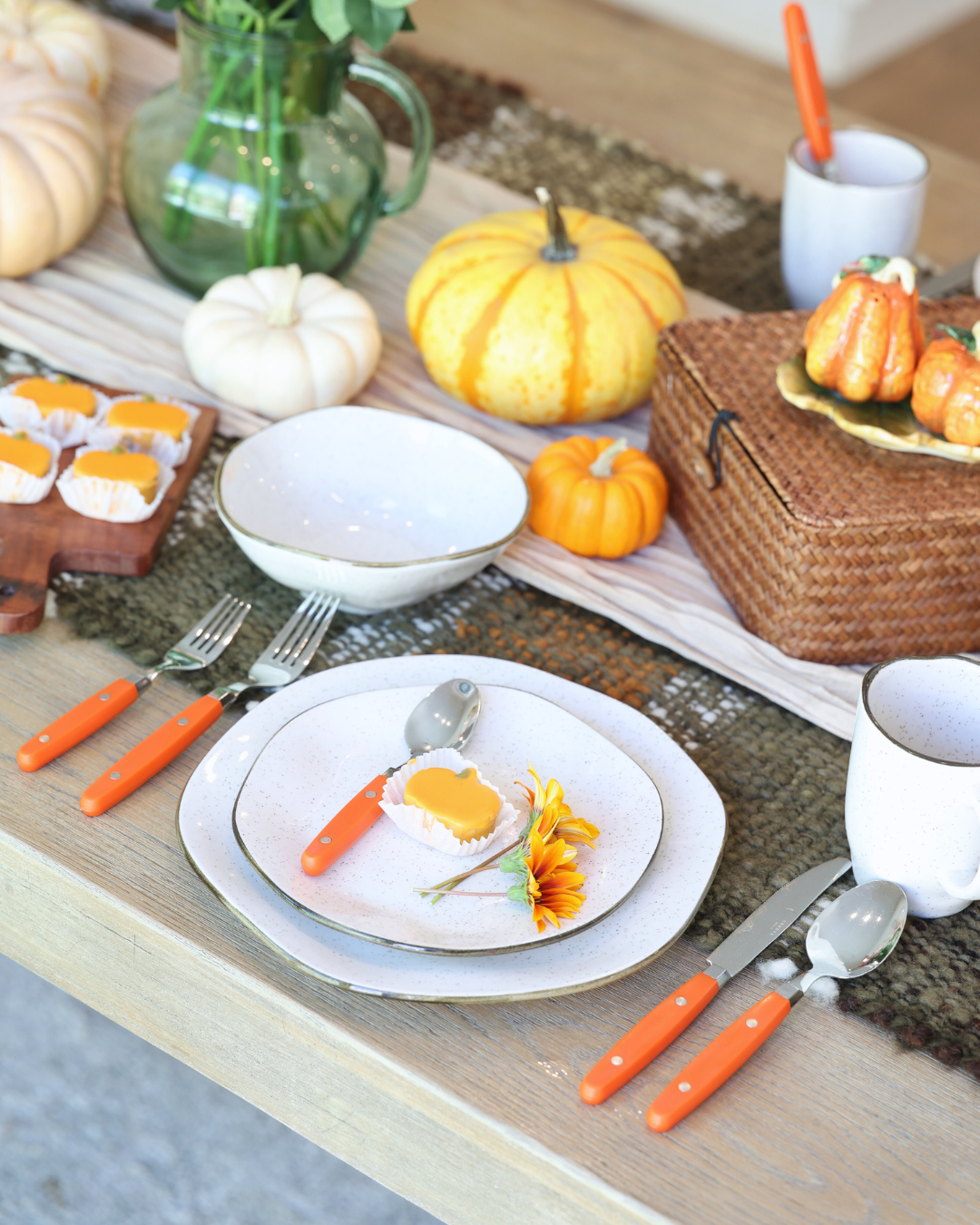 How to Style Orange Flatware for a Spooky and Stylish Halloween Table ...