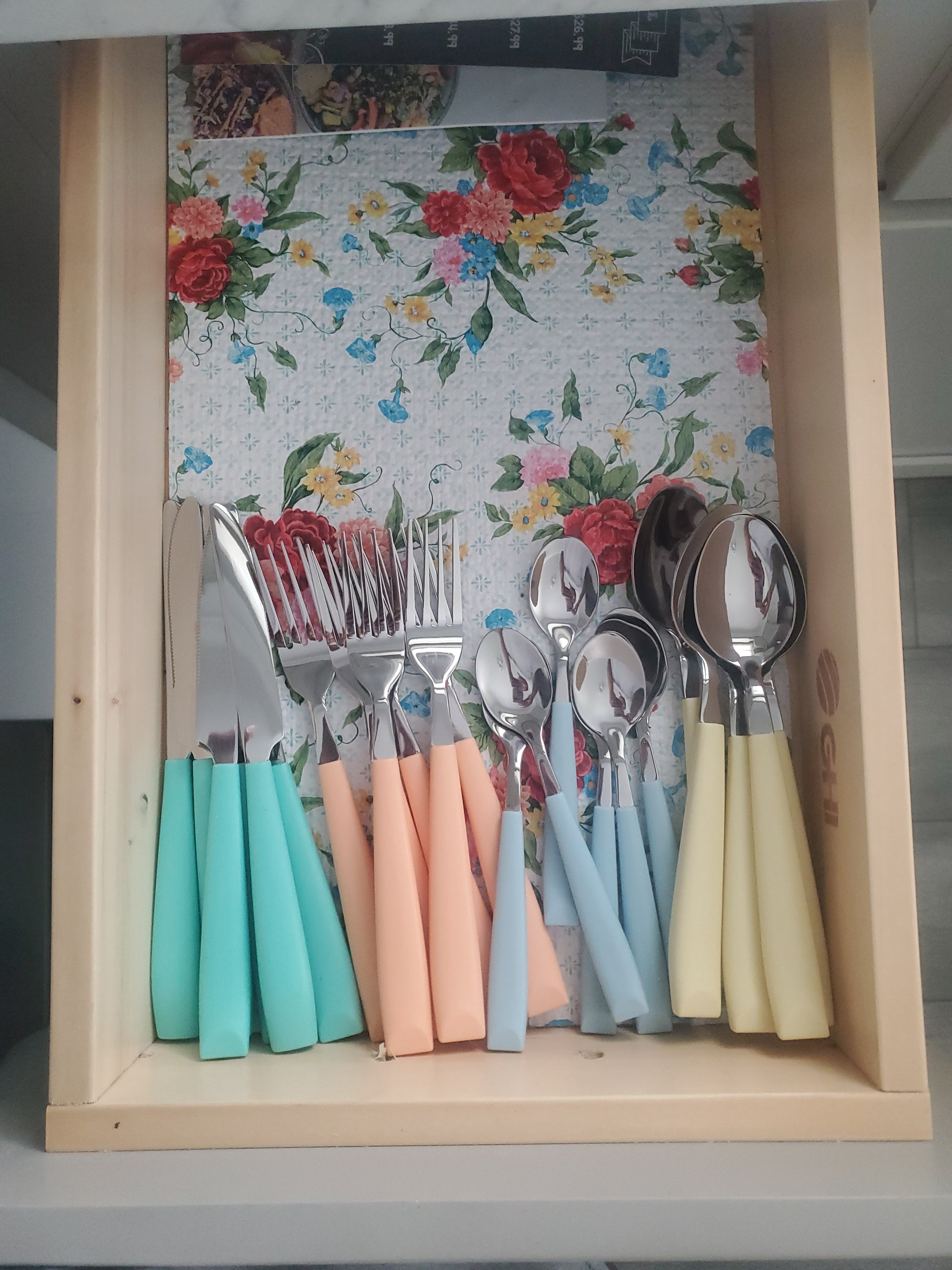 Color Organizing Your Flatware: A Fun and Functional Dining Upgrade ...